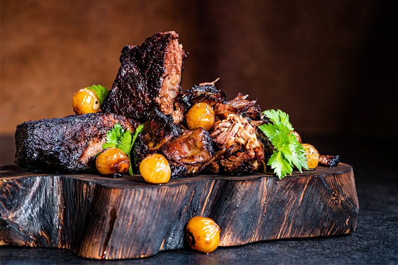 Plėšyta jautiena su svogūnais | Kepsnines.lt