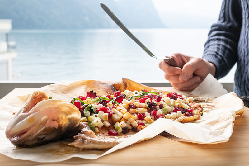 Įdarytas upėtakis iš Big Green Egg | Kepsnines.lt
